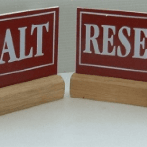 Foglalt - Reserviert fatábla talpas - Vendéglátói Asztali fa foglalt ...